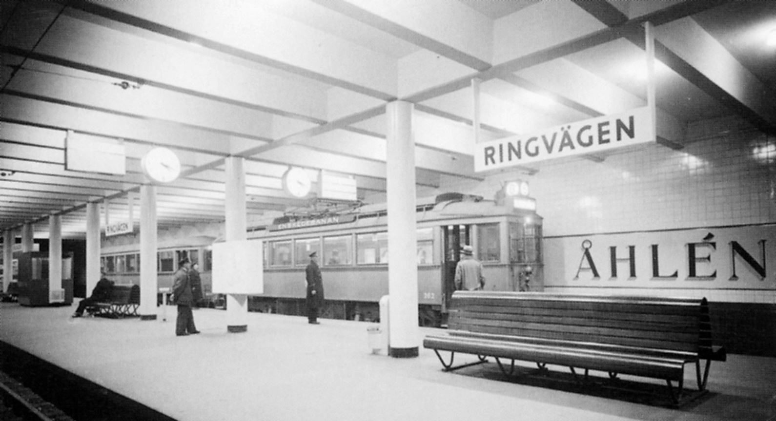 Stockholm Metro • Se alle de smukke tunnelbanestationer i granitten Stockholm Metro • Se alle de smukke tunnelbanestationer i granitten