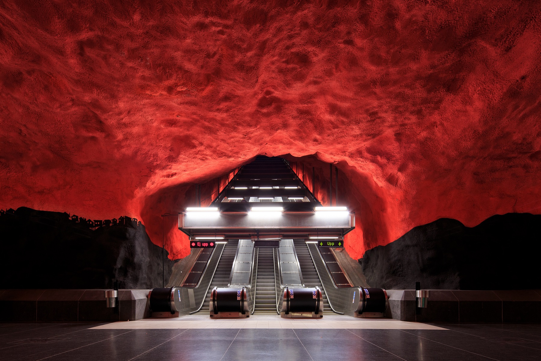 Stockholm Metro • Se alle de smukke tunnelbanestationer i granitten Stockholm Metro • Se alle de smukke tunnelbanestationer i granitten